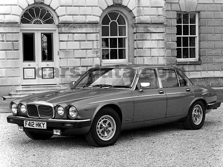 Daimler Double Six images (1 of 1)